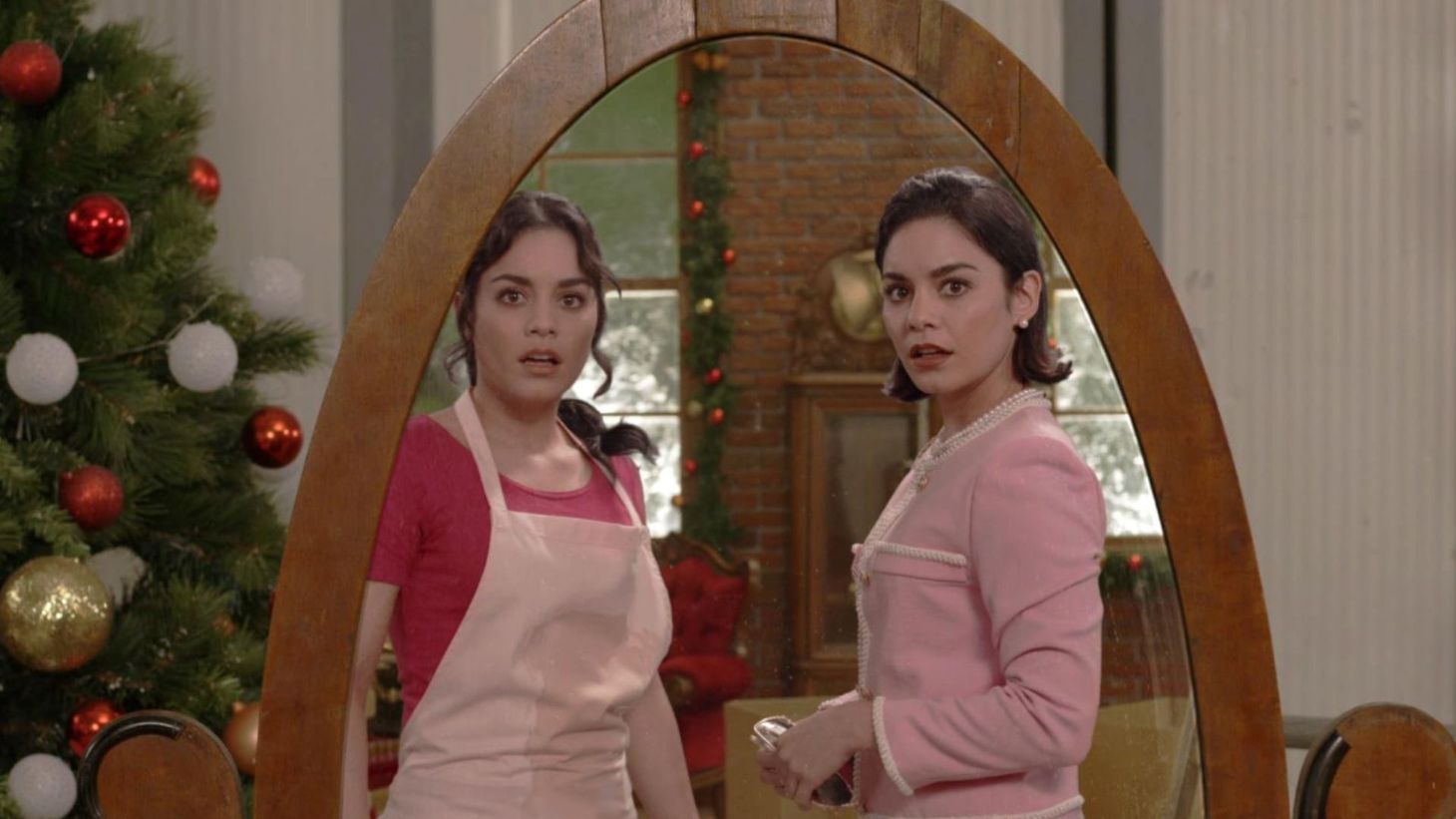 What is Netflix's Christmas Cinematic Universe? Connections between ...