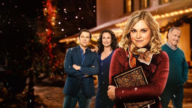 What is Netflix's Christmas Cinematic Universe? Connections between ...