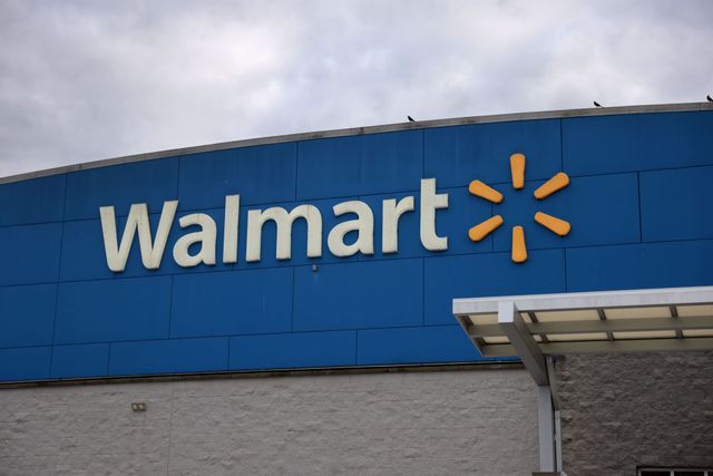What time will Walmart open on Christmas Eve 2024? Store hours for last ...